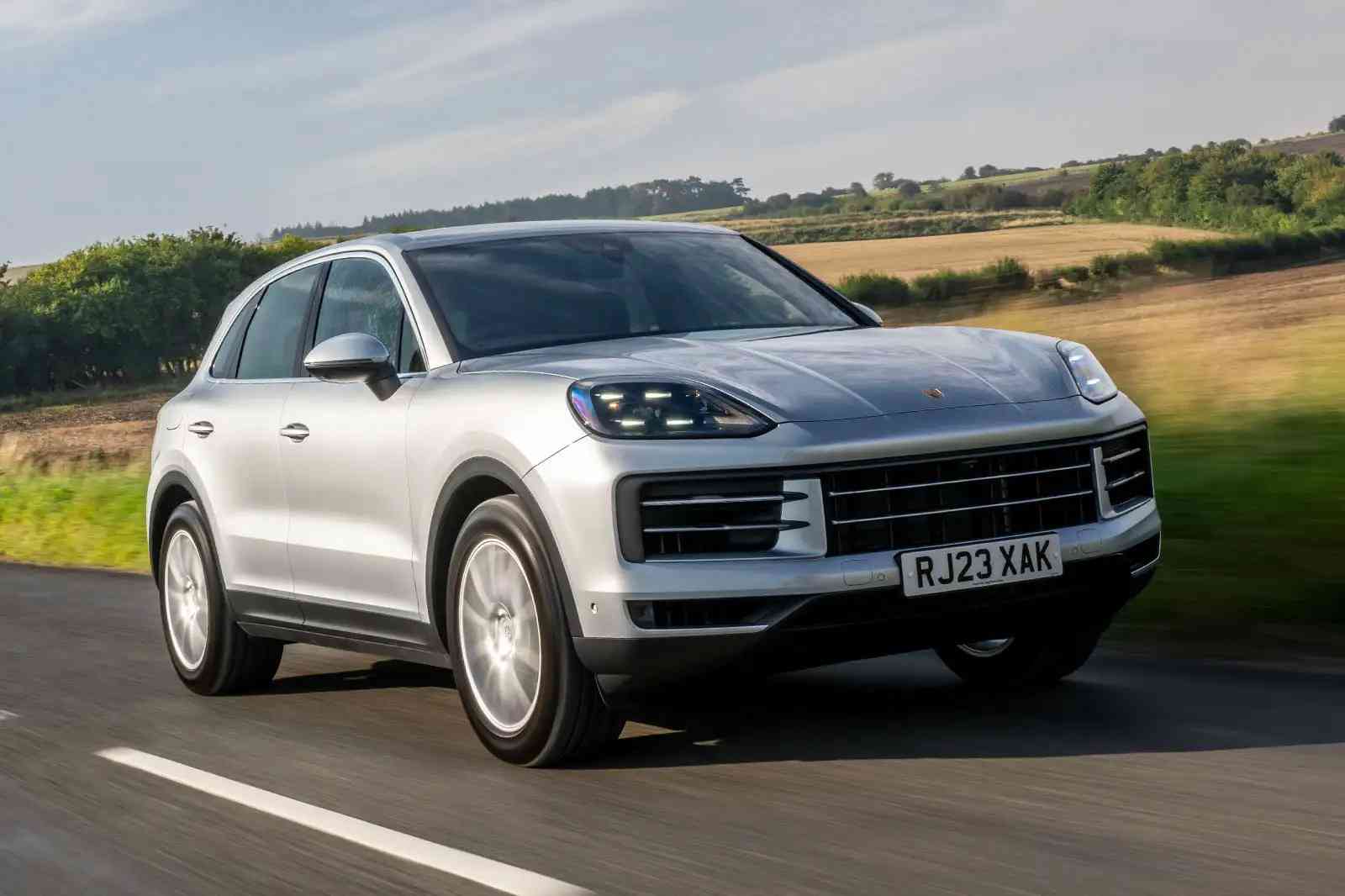 Explore 11 The Best Luxury SUVs in the UK 2026